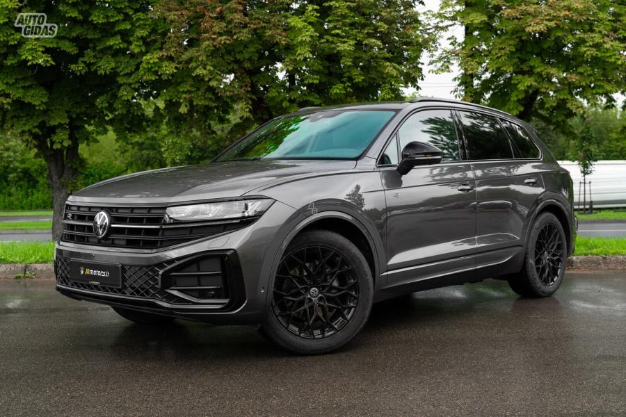 Melns Volkswagen Touareg 2025 Viļņa, ar dzinēja tilpumu 3.00 L un nobraukumu 24 tūkst. km par 68900 €, foto 1 vietnē AUTOMOTO.COM.LV