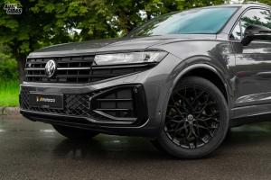 Melns Volkswagen Touareg 2025 Viļņa, ar dzinēja tilpumu 3.00 L un nobraukumu 24 tūkst. km par 68900 €, foto 3 vietnē AUTOMOTO.COM.LV