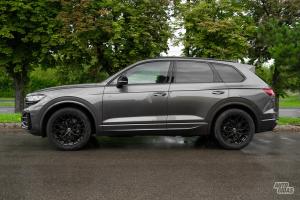 Melns Volkswagen Touareg 2025 Viļņa, ar dzinēja tilpumu 3.00 L un nobraukumu 24 tūkst. km par 68900 €, foto 4 vietnē AUTOMOTO.COM.LV
