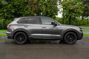 Melns Volkswagen Touareg 2025 Viļņa, ar dzinēja tilpumu 3.00 L un nobraukumu 24 tūkst. km par 68900 €, foto 10 vietnē AUTOMOTO.COM.LV