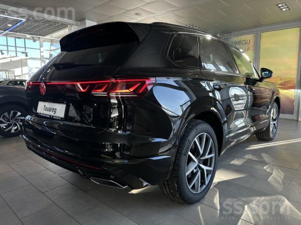 Black Volkswagen Touareg 2026 in Valmiera, with an engine capacity of 3.00 L and mileage of 10 thousand km for 72690 €, photo 3 on AUTOMOTO.COM.LV