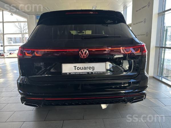 Black Volkswagen Touareg 2026 in Valmiera, with an engine capacity of 3.00 L and mileage of 10 thousand km for 72690 €, photo 6 on AUTOMOTO.COM.LV