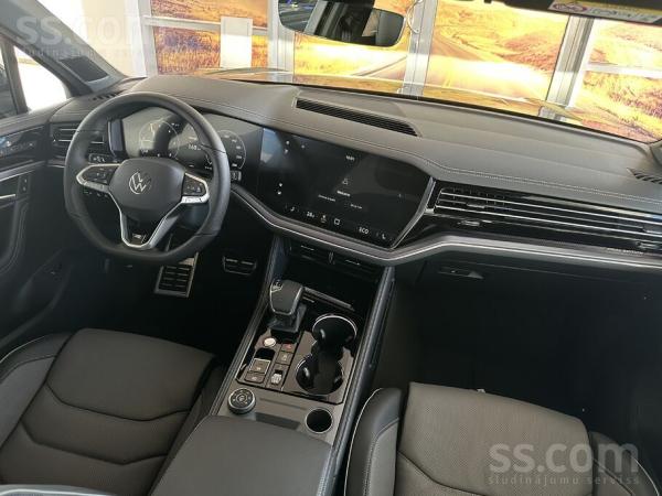 Black Volkswagen Touareg 2026 in Valmiera, with an engine capacity of 3.00 L and mileage of 10 thousand km for 72690 €, photo 7 on AUTOMOTO.COM.LV