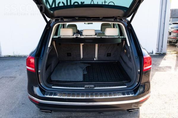 Black Volkswagen Touareg 2015 in Riga, with an engine capacity of 3.00 L and mileage of 275 thousand km for 15550 €, photo 8 on AUTOMOTO.COM.LV
