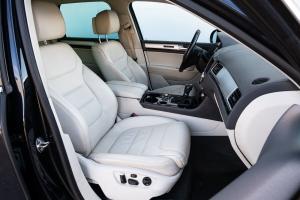 Melns Volkswagen Touareg 2015 Rīga, ar dzinēja tilpumu 3.00 L un nobraukumu 275 tūkst. km par 15550 €, foto 7 vietnē AUTOMOTO.COM.LV