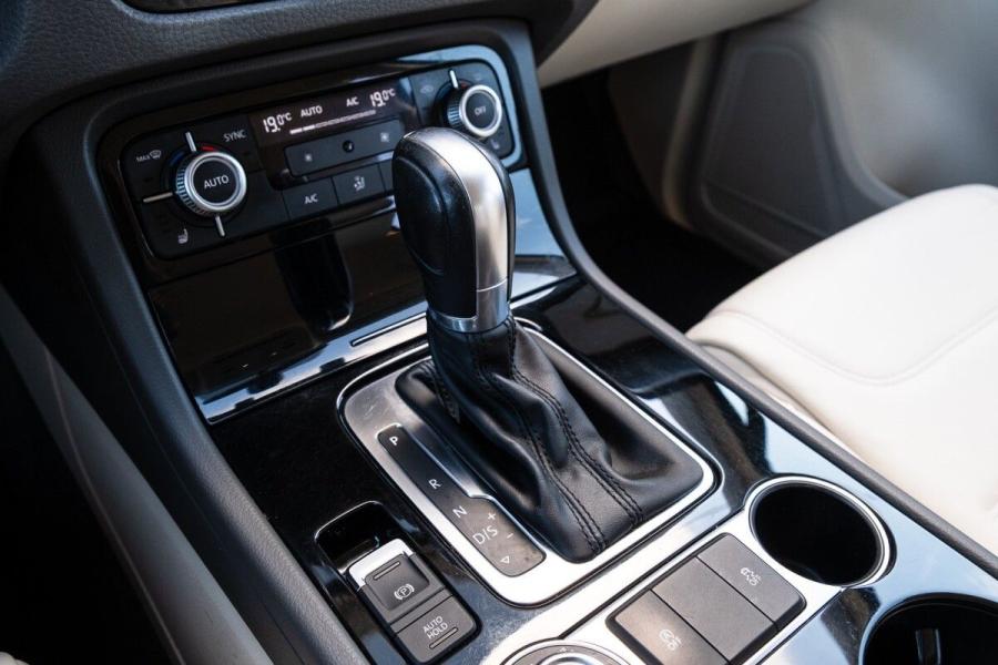 Melns Volkswagen Touareg 2015 Rīga, ar dzinēja tilpumu 3.00 L un nobraukumu 275 tūkst. km par 15550 €, foto 26 vietnē AUTOMOTO.COM.LV