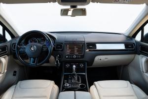 Melns Volkswagen Touareg 2015 Rīga, ar dzinēja tilpumu 3.00 L un nobraukumu 275 tūkst. km par 15550 €, foto 13 vietnē AUTOMOTO.COM.LV