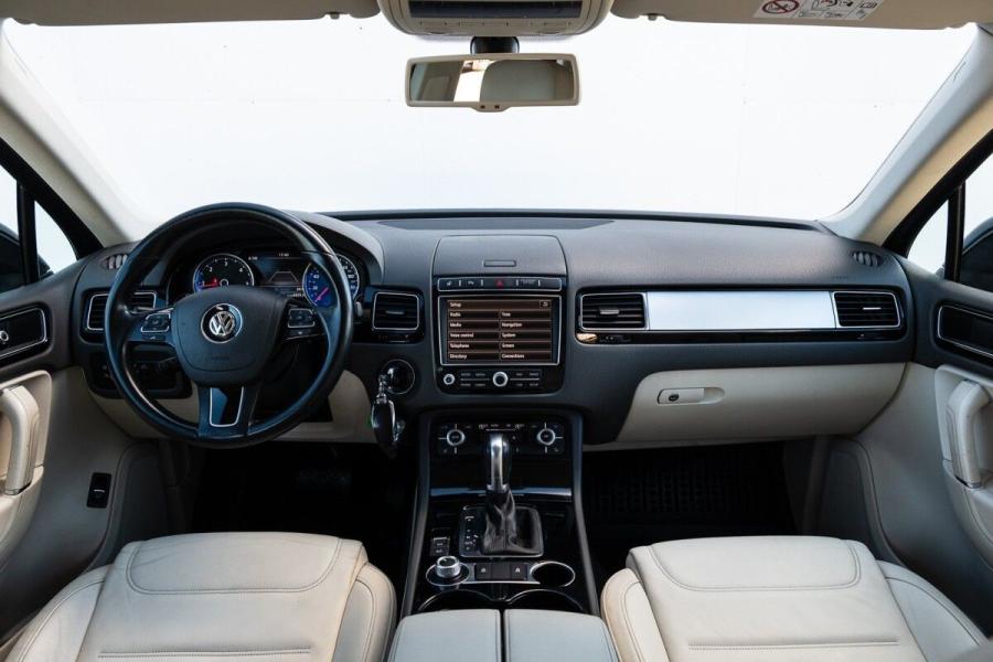 Melns Volkswagen Touareg 2015 Rīga, ar dzinēja tilpumu 3.00 L un nobraukumu 275 tūkst. km par 15550 €, foto 13 vietnē AUTOMOTO.COM.LV