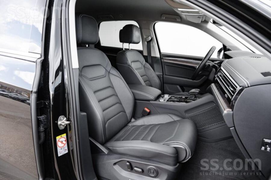 Black Volkswagen Touareg 2025 in Riga, with an engine capacity of 3.00 L and mileage of 14 thousand km for 58900 €, photo 6 on AUTOMOTO.COM.LV