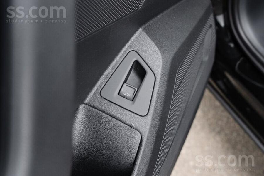 Black Volkswagen Touareg 2025 in Riga, with an engine capacity of 3.00 L and mileage of 14 thousand km for 58900 €, photo 11 on AUTOMOTO.COM.LV