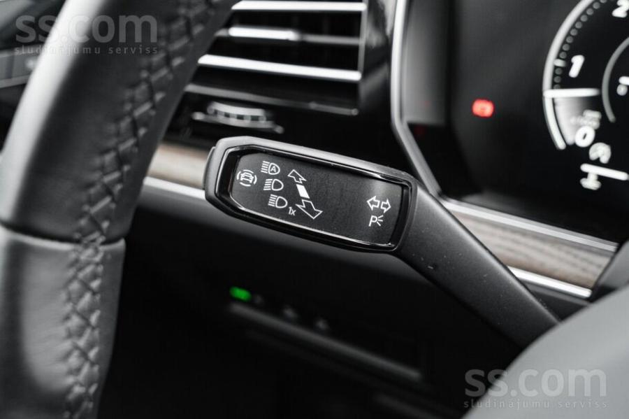 Black Volkswagen Touareg 2025 in Riga, with an engine capacity of 3.00 L and mileage of 14 thousand km for 58900 €, photo 14 on AUTOMOTO.COM.LV