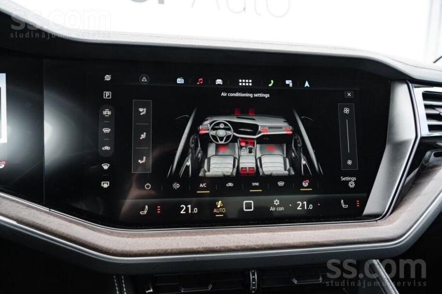 Black Volkswagen Touareg 2025 in Riga, with an engine capacity of 3.00 L and mileage of 14 thousand km for 58900 €, photo 24 on AUTOMOTO.COM.LV