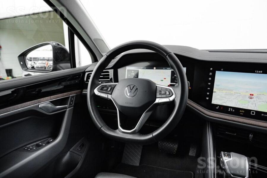 Black Volkswagen Touareg 2025 in Riga, with an engine capacity of 3.00 L and mileage of 14 thousand km for 58900 €, photo 34 on AUTOMOTO.COM.LV