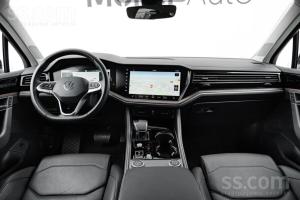 Black Volkswagen Touareg 2025 in Riga, with an engine capacity of 3.00 L and mileage of 14 thousand km for 58900 €, photo 35 on AUTOMOTO.COM.LV