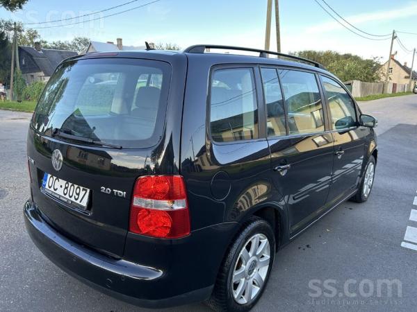 Melns Volkswagen Touareg 2005 Daugavpils, ar dzinēja tilpumu 2.00 L un nobraukumu 259 tūkst. km par 2750 €, foto 5 vietnē AUTOMOTO.COM.LV