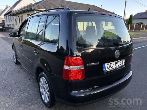 Melns Volkswagen Touareg 2005 Daugavpils, ar dzinēja tilpumu 2.00 L un nobraukumu 259 tūkst. km par 2750 €, foto 7 vietnē AUTOMOTO.COM.LV