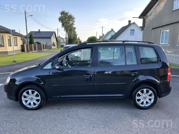 Melns Volkswagen Touareg 2005 Daugavpils, ar dzinēja tilpumu 2.00 L un nobraukumu 259 tūkst. km par 2750 €, foto 8 vietnē AUTOMOTO.COM.LV