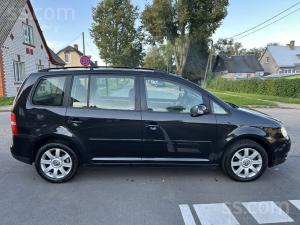 Melns Volkswagen Touareg 2005 Daugavpils, ar dzinēja tilpumu 2.00 L un nobraukumu 259 tūkst. km par 2750 €, foto 5 vietnē AUTOMOTO.COM.LV