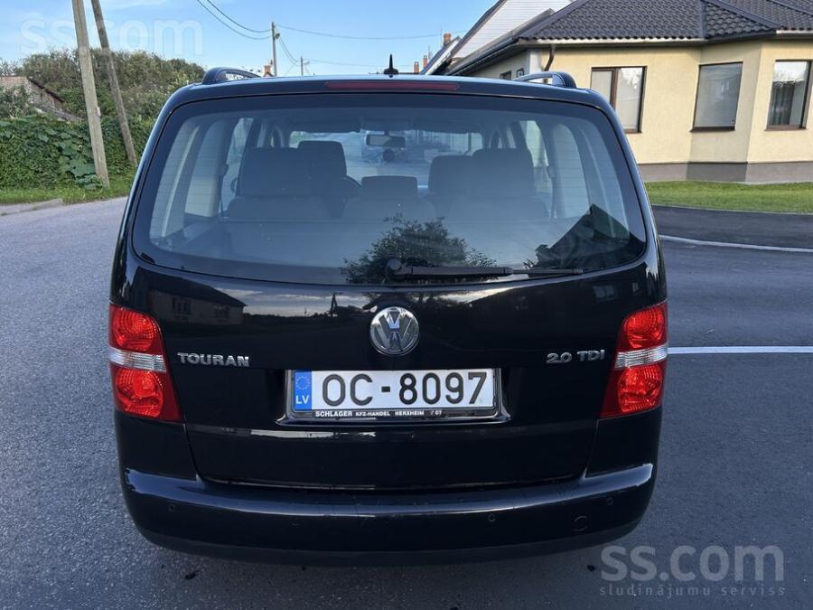 Melns Volkswagen Touareg 2005 Daugavpils, ar dzinēja tilpumu 2.00 L un nobraukumu 259 tūkst. km par 2750 €, foto 7 vietnē AUTOMOTO.COM.LV