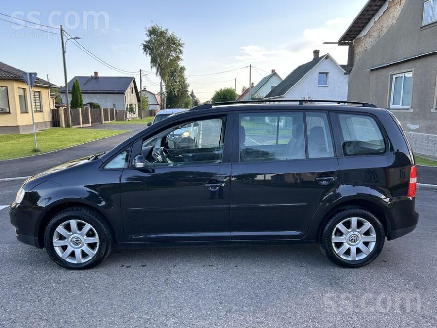 Melns Volkswagen Touareg 2005 Daugavpils, ar dzinēja tilpumu 2.00 L un nobraukumu 259 tūkst. km par 2750 €, foto 9 vietnē AUTOMOTO.COM.LV