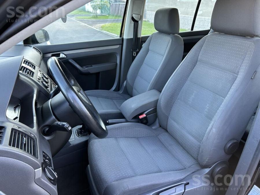 Melns Volkswagen Touareg 2005 Daugavpils, ar dzinēja tilpumu 2.00 L un nobraukumu 259 tūkst. km par 2750 €, foto 13 vietnē AUTOMOTO.COM.LV