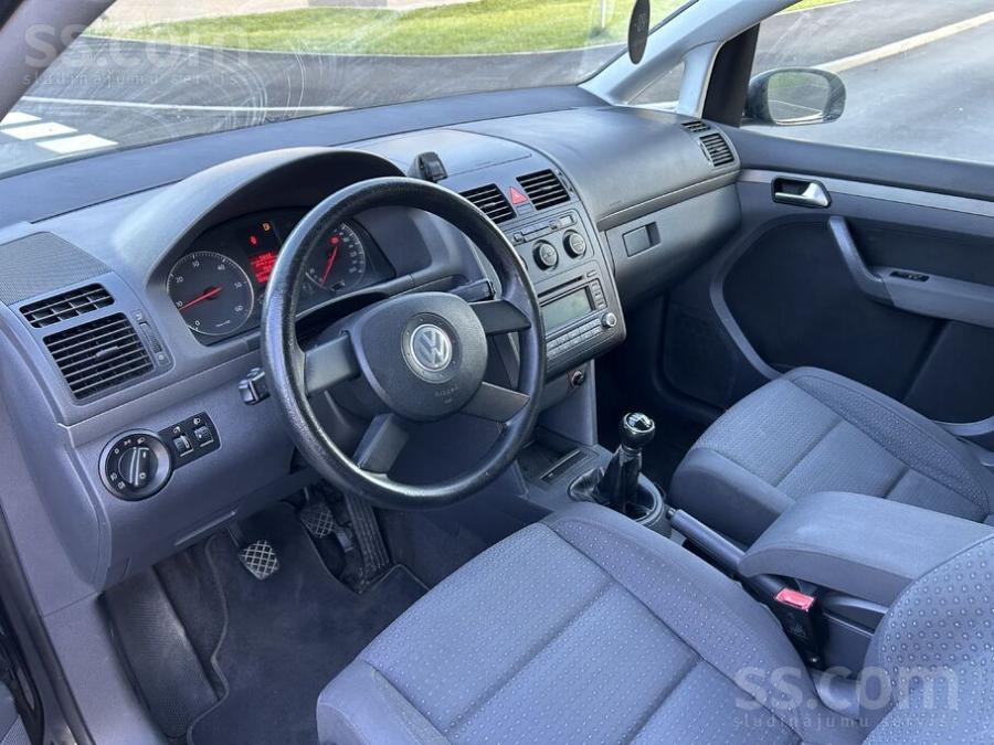 Melns Volkswagen Touareg 2005 Daugavpils, ar dzinēja tilpumu 2.00 L un nobraukumu 259 tūkst. km par 2750 €, foto 14 vietnē AUTOMOTO.COM.LV