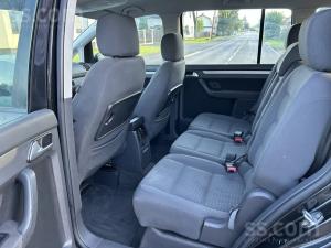 Melns Volkswagen Touareg 2005 Daugavpils, ar dzinēja tilpumu 2.00 L un nobraukumu 259 tūkst. km par 2750 €, foto 15 vietnē AUTOMOTO.COM.LV