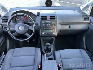 Melns Volkswagen Touareg 2005 Daugavpils, ar dzinēja tilpumu 2.00 L un nobraukumu 259 tūkst. km par 2750 €, foto 17 vietnē AUTOMOTO.COM.LV