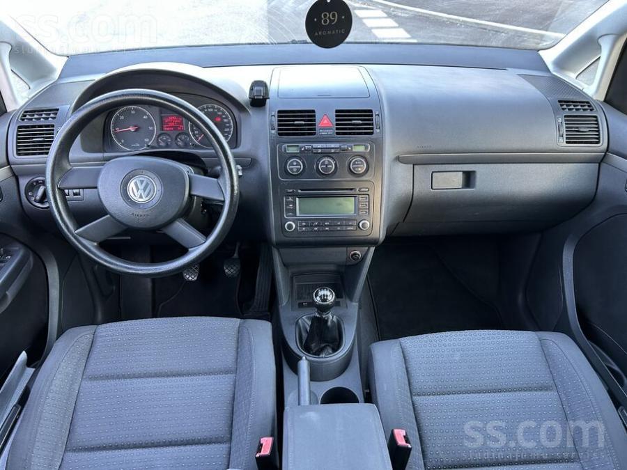 Melns Volkswagen Touareg 2005 Daugavpils, ar dzinēja tilpumu 2.00 L un nobraukumu 259 tūkst. km par 2750 €, foto 17 vietnē AUTOMOTO.COM.LV