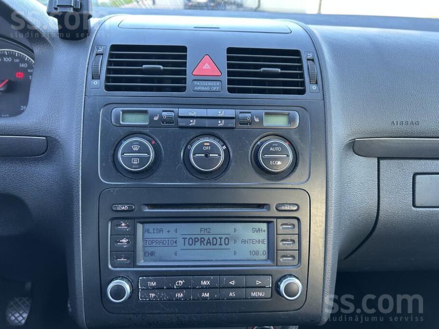Melns Volkswagen Touareg 2005 Daugavpils, ar dzinēja tilpumu 2.00 L un nobraukumu 259 tūkst. km par 2750 €, foto 18 vietnē AUTOMOTO.COM.LV