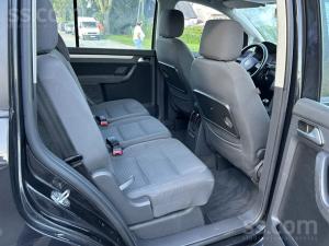 Melns Volkswagen Touareg 2005 Daugavpils, ar dzinēja tilpumu 2.00 L un nobraukumu 259 tūkst. km par 2750 €, foto 20 vietnē AUTOMOTO.COM.LV