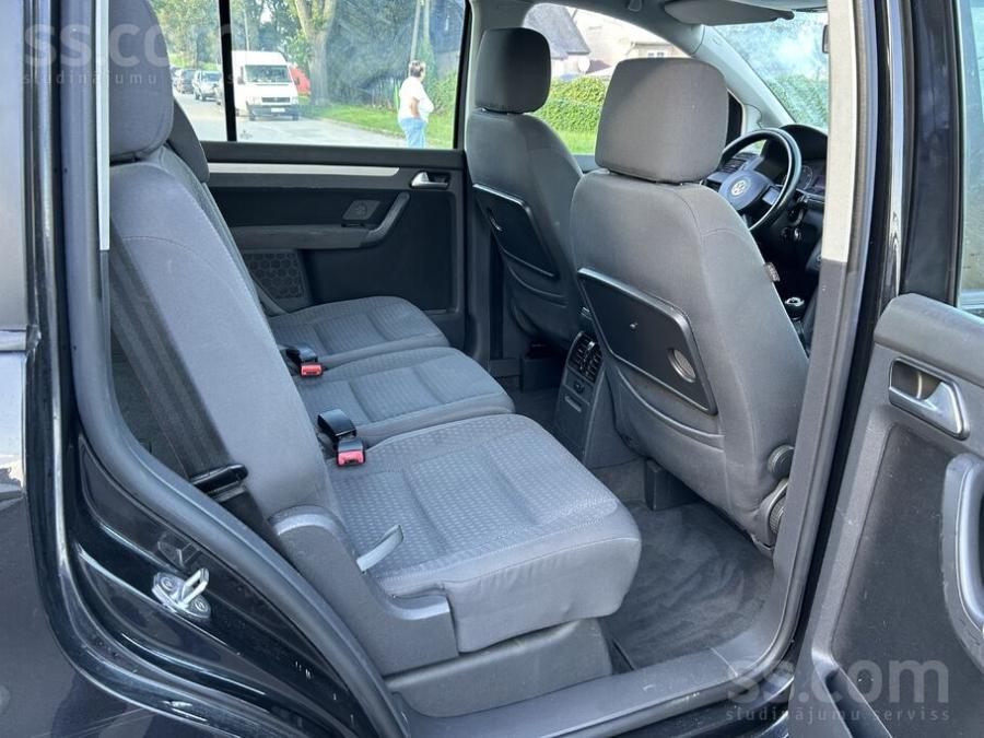 Melns Volkswagen Touareg 2005 Daugavpils, ar dzinēja tilpumu 2.00 L un nobraukumu 259 tūkst. km par 2750 €, foto 20 vietnē AUTOMOTO.COM.LV