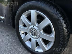 Melns Volkswagen Touareg 2005 Daugavpils, ar dzinēja tilpumu 2.00 L un nobraukumu 259 tūkst. km par 2750 €, foto 22 vietnē AUTOMOTO.COM.LV