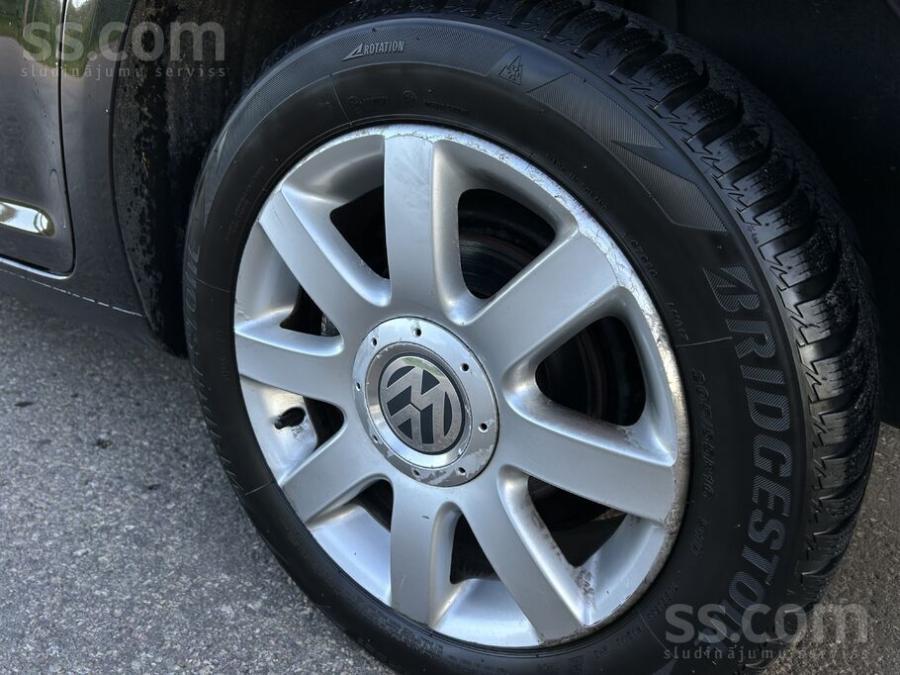 Melns Volkswagen Touareg 2005 Daugavpils, ar dzinēja tilpumu 2.00 L un nobraukumu 259 tūkst. km par 2750 €, foto 22 vietnē AUTOMOTO.COM.LV