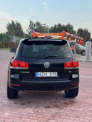Black Volkswagen Touareg 2005 in Vilnius, with an engine capacity of 2.46 L and mileage of 342 thousand km for 1950 €, photo 6 on AUTOMOTO.COM.LV