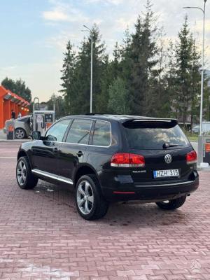 Black Volkswagen Touareg 2005 in Vilnius, with an engine capacity of 2.46 L and mileage of 342 thousand km for 1950 €, photo 7 on AUTOMOTO.COM.LV