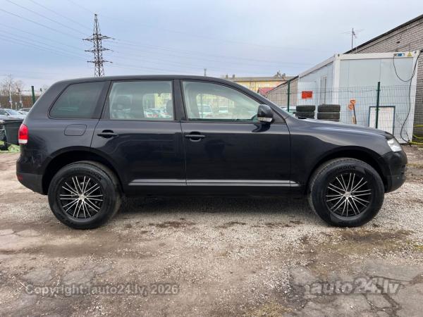 Melns Volkswagen Touareg 2004 Narva, ar dzinēja tilpumu 2.50 L un nobraukumu 358 tūkst. km par 1499 €, foto 5 vietnē AUTOMOTO.COM.LV