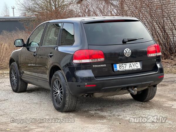 Melns Volkswagen Touareg 2004 Narva, ar dzinēja tilpumu 2.50 L un nobraukumu 358 tūkst. km par 1499 €, foto 6 vietnē AUTOMOTO.COM.LV