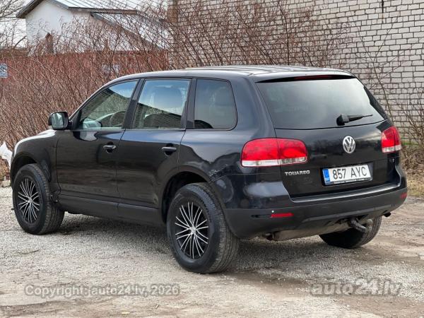 Melns Volkswagen Touareg 2004 Narva, ar dzinēja tilpumu 2.50 L un nobraukumu 358 tūkst. km par 1499 €, foto 7 vietnē AUTOMOTO.COM.LV