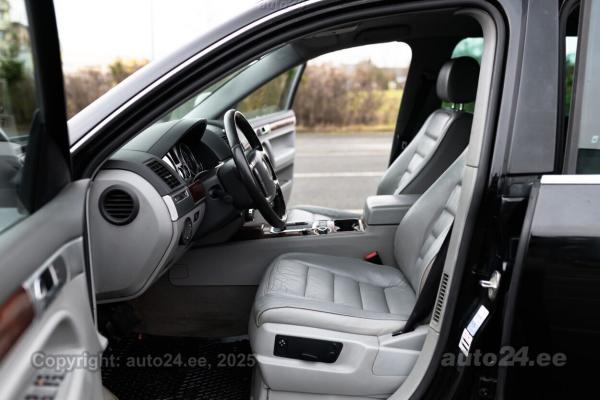 Melns Volkswagen Touareg 2005 Tallina, ar dzinēja tilpumu 3.00 L un nobraukumu 332 tūkst. km par 3999 €, foto 11 vietnē AUTOMOTO.COM.LV