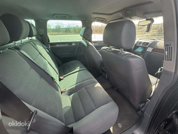 Melns Volkswagen Touareg 2005 Narva, ar dzinēja tilpumu 2.50 L un nobraukumu 310 tūkst. km par 3200 €, foto 6 vietnē AUTOMOTO.COM.LV