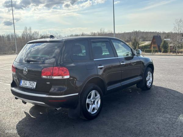 Melns Volkswagen Touareg 2005 Narva, ar dzinēja tilpumu 2.50 L un nobraukumu 310 tūkst. km par 3200 €, foto 10 vietnē AUTOMOTO.COM.LV
