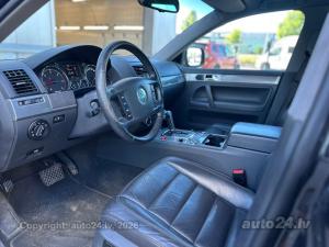 Melns Volkswagen Touareg 2006 Tallina, ar dzinēja tilpumu 3.00 L un nobraukumu 267 tūkst. km par 3900 €, foto 5 vietnē AUTOMOTO.COM.LV