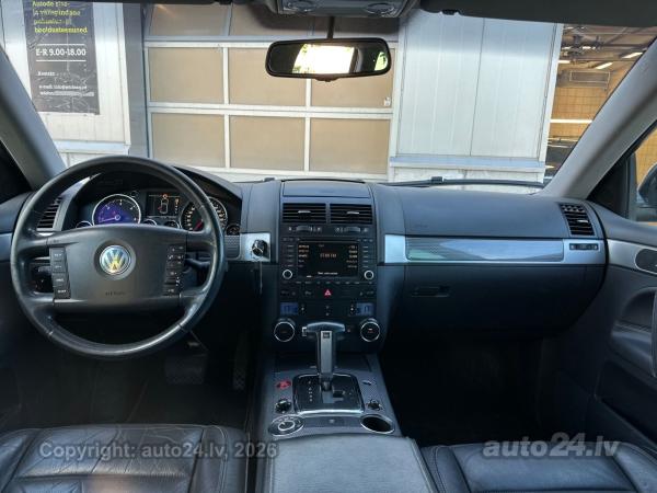 Black Volkswagen Touareg 2006 in Tallinn, with an engine capacity of 3.00 L and mileage of 267 thousand km for 3900 €, photo 5 on AUTOMOTO.COM.LV