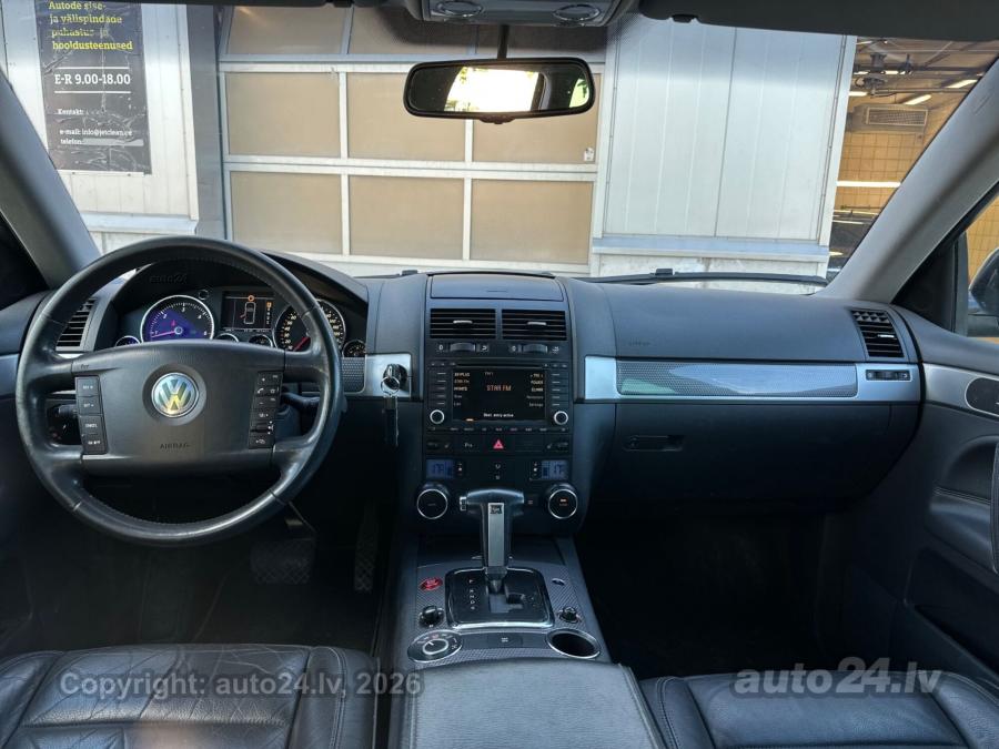 Melns Volkswagen Touareg 2006 Tallina, ar dzinēja tilpumu 3.00 L un nobraukumu 267 tūkst. km par 3900 €, foto 6 vietnē AUTOMOTO.COM.LV