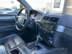 Melns Volkswagen Touareg 2006 Tallina, ar dzinēja tilpumu 3.00 L un nobraukumu 267 tūkst. km par 3900 €, foto 7 vietnē AUTOMOTO.COM.LV