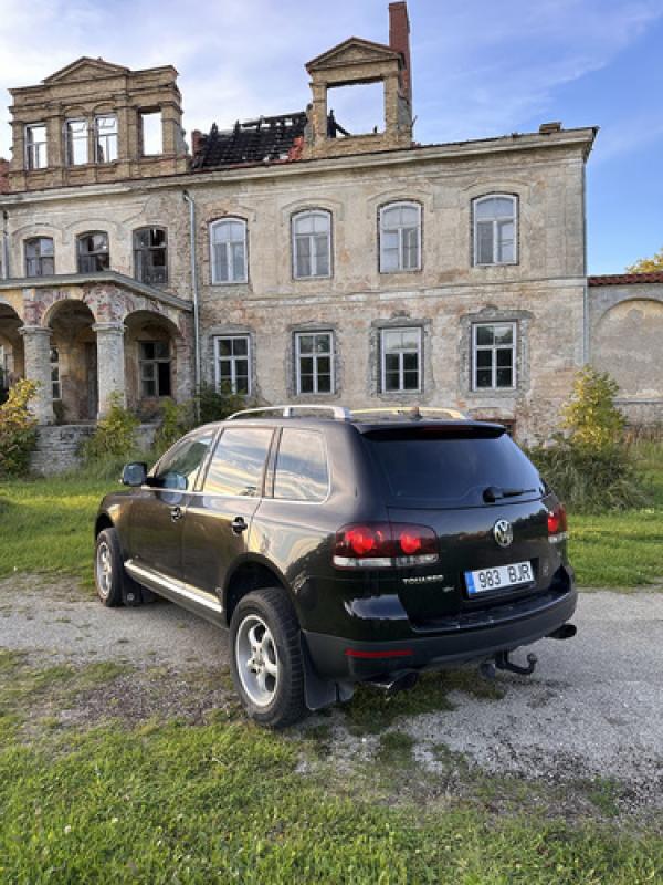 Black Volkswagen Touareg 2007 in Tallinn, with an engine capacity of 2.50 L and mileage of 317 thousand km for 4000 €, photo 4 on AUTOMOTO.COM.LV