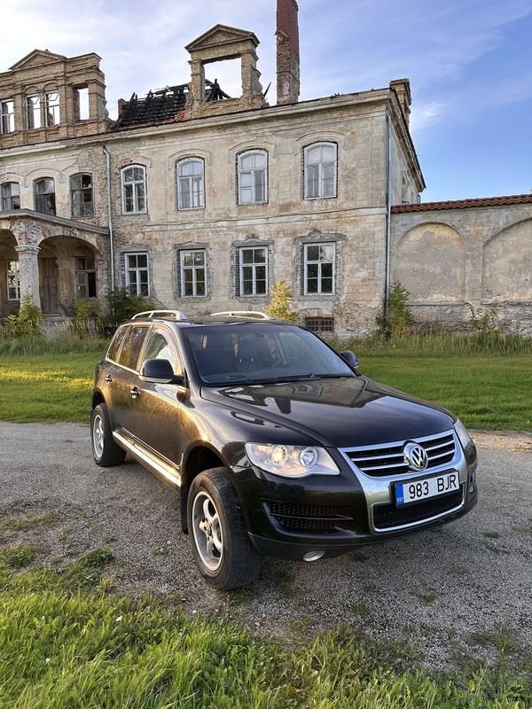 Black Volkswagen Touareg 2007 in Tallinn, with an engine capacity of 2.50 L and mileage of 317 thousand km for 4000 €, photo 7 on AUTOMOTO.COM.LV