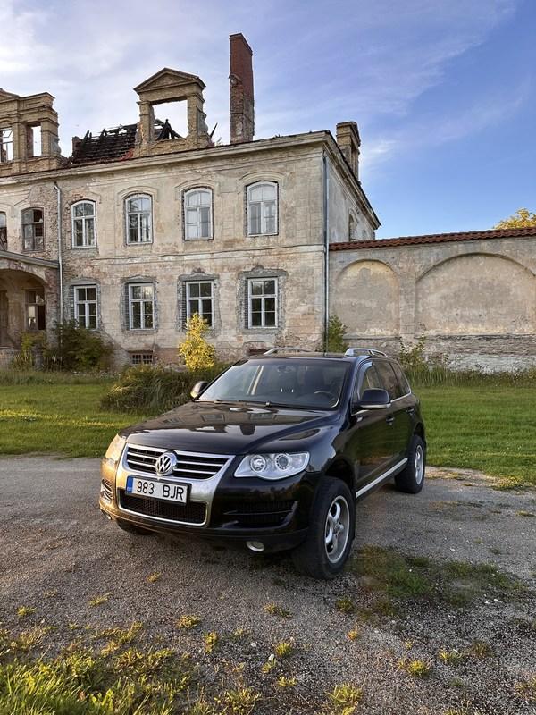 Black Volkswagen Touareg 2007 in Tallinn, with an engine capacity of 2.50 L and mileage of 317 thousand km for 4000 €, photo 8 on AUTOMOTO.COM.LV