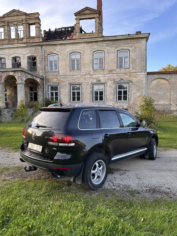 Black Volkswagen Touareg 2007 in Tallinn, with an engine capacity of 2.50 L and mileage of 317 thousand km for 4000 €, photo 10 on AUTOMOTO.COM.LV